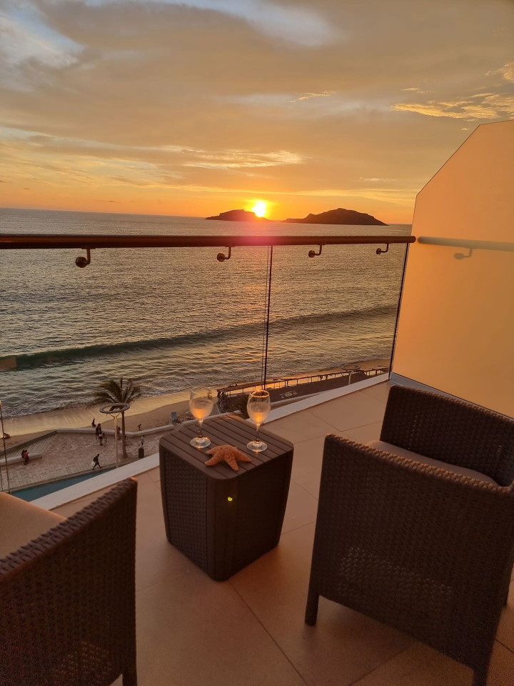 Beautiful Oceanfront Apartment - Mazatlán