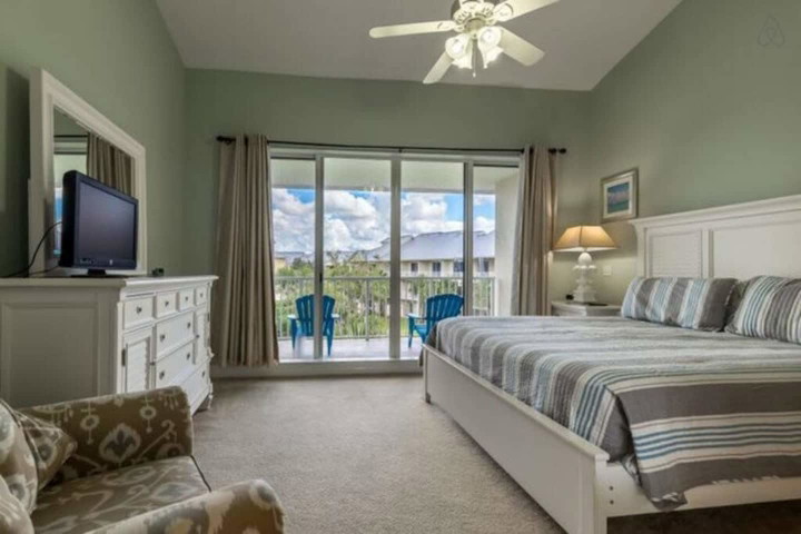 Waterfront 2 Bdrm - Beach! Pools! Restaurants! - Tampa Bay, FL