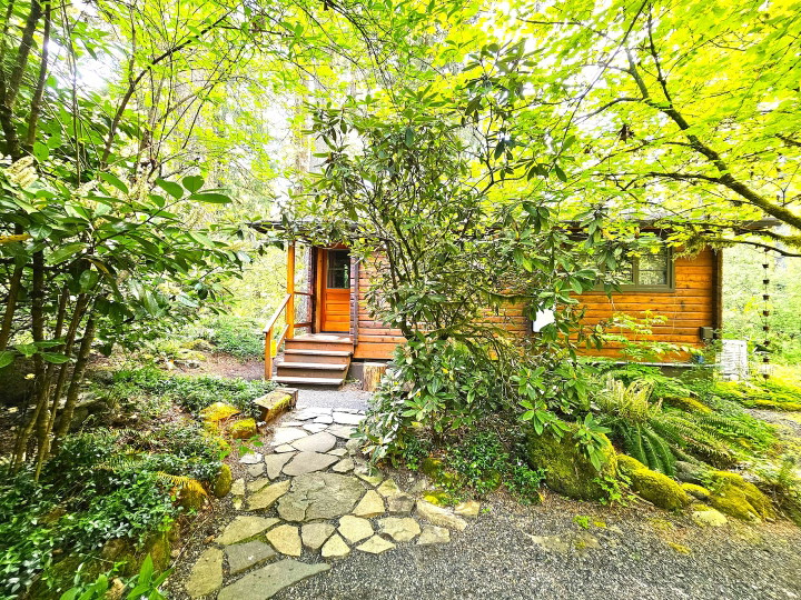 Woodsy Dream Cabin W/ Hot Tub & Wi-fi - Oregon