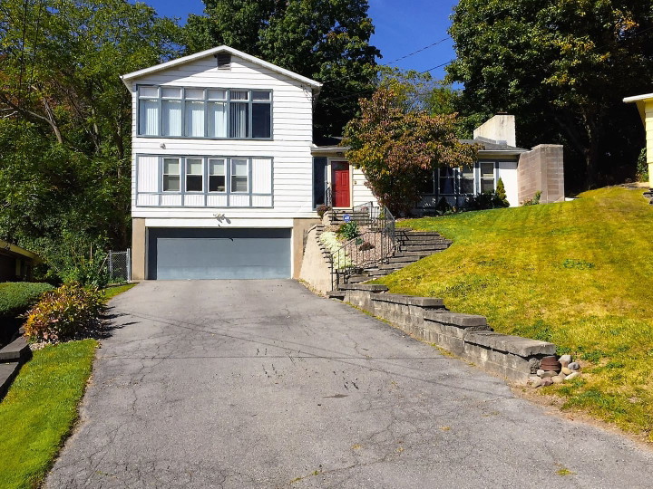 Spacious Home, Two Story, 3 Bedrooms, - Syracuse, NY