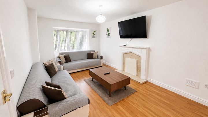 Big New House! 5bdr, Sleeps 13, With Parking - Knutsford