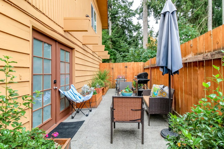 Spacious, Quiet Retreat In Federal Way - Des Moines, WA
