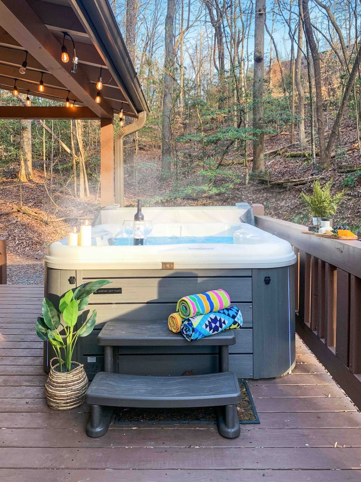 Couples Retreat| 1.5mi To Dwntwn| Hottub| Secluded - Blue Ridge, GA