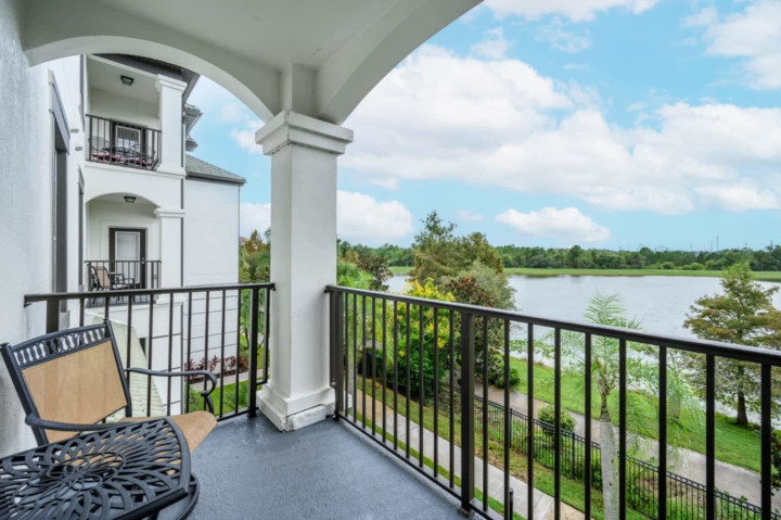 Epic Universe Beautiful Lakeview Condo, Vista Cay Orlando - 3013 - Windermere, FL