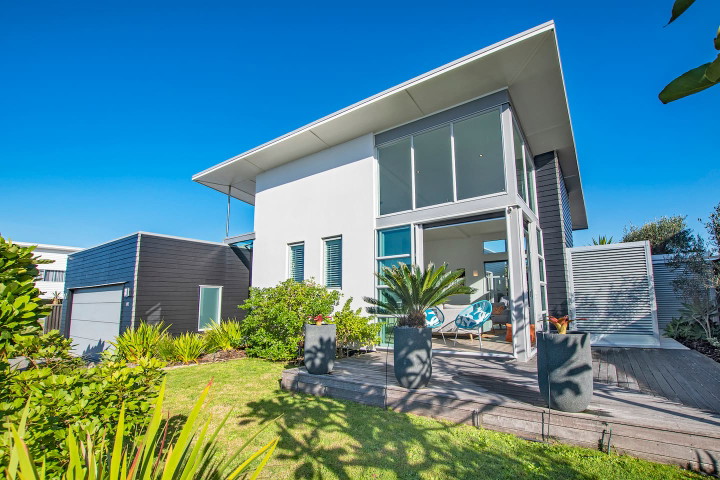 Beachy On Bream - Ruakākā Holiday Home - Ruakākā