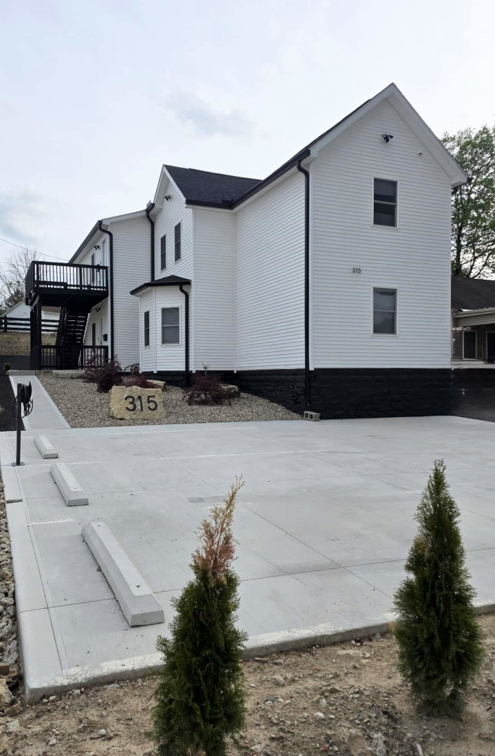 Modern Luxury Retreat By The Wittenberg Steemer - Springfield, OH