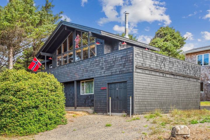 Loki`s Longhouse - Cannon Beach, OR