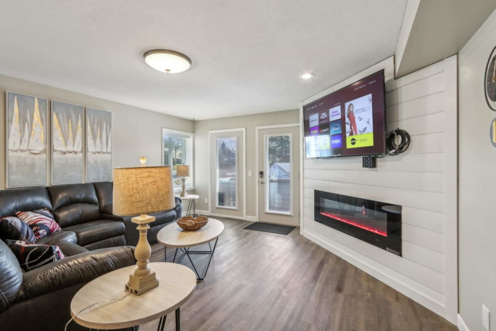 Home Sweet Getaway For Girl's Trips & Families - Lake Delton, WI