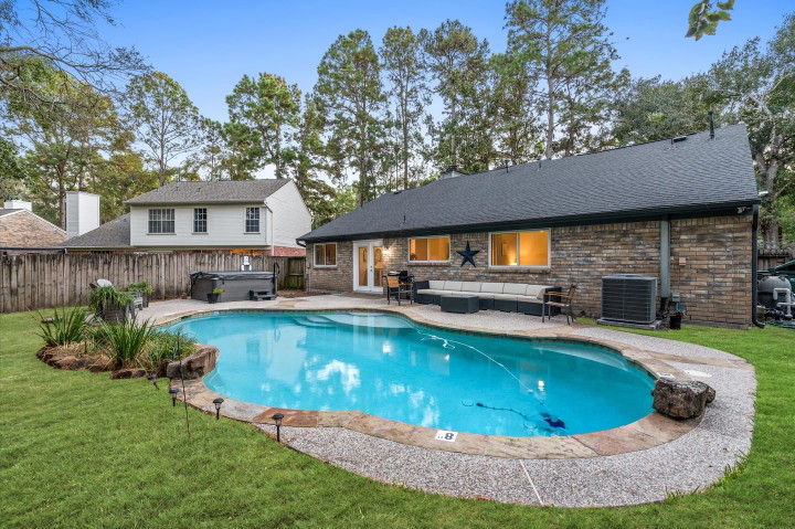 Woodlands Retreat With Pool & Game Room - The Woodlands, TX
