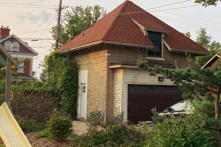 Historic Carriage House With Gated Parking & Patio - Detroit, MI