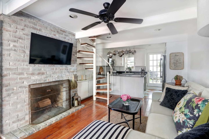 Charming Historic 1850 Cottage | Centrally Located - Savannah, GA