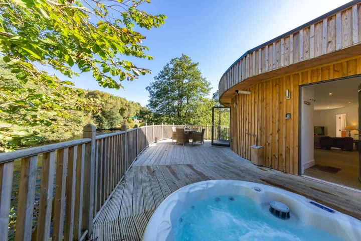 Otters Holt Riverside Retreat Hot Tub - Killin