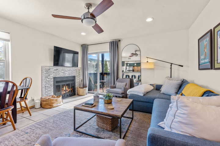 Modern Mountain Views|hot Tub|pool|2bdr+sleeper - Frisco, CO