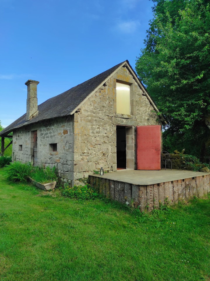 Petit Gîte Insolite Entouré De Verdure - Corrèze