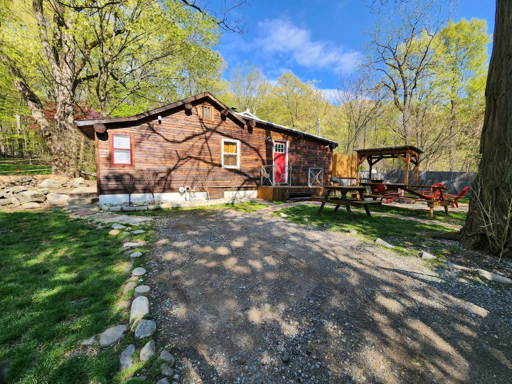 Pallet Cottage - Long Island, NY