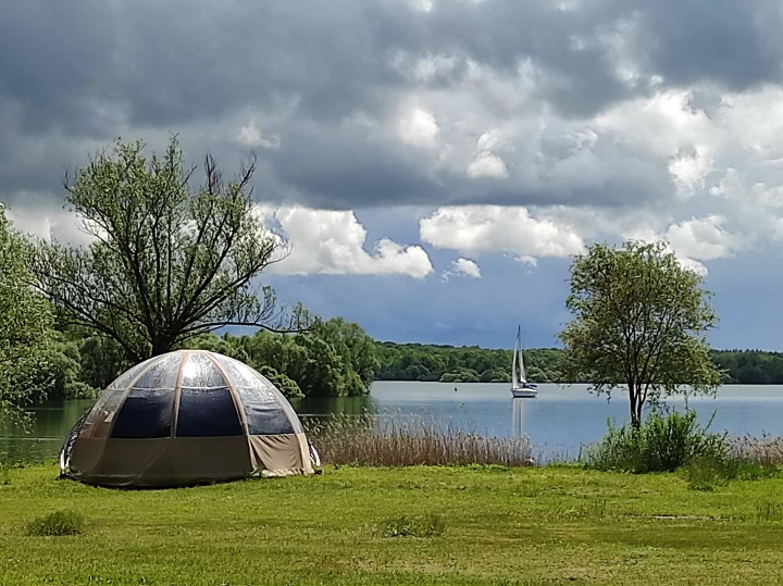Meshutes Un Gite Insolite Au Bord Du Lac Du Der - Montier-en-Der