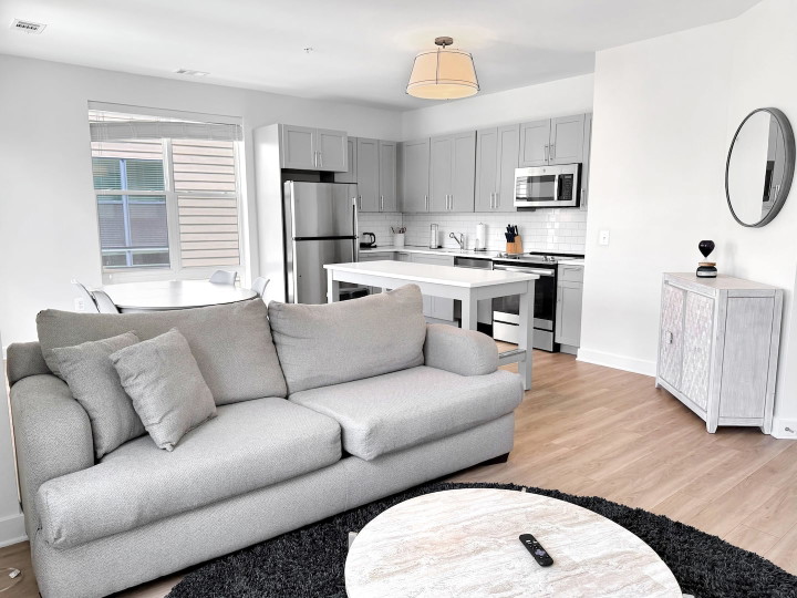 Poolside Luxury | Gray 2br/2bth In Prime Arlington - Alexandria, VA