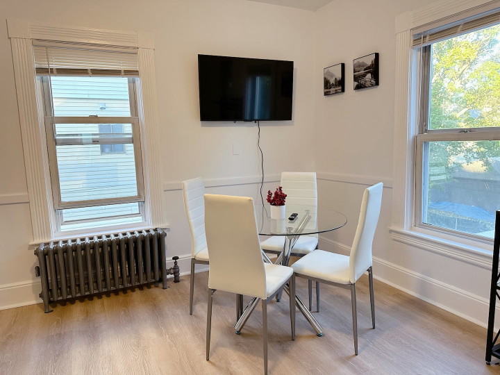 Convenient 2 Bedroom Close To Boston And Cambridge - Newton, MA