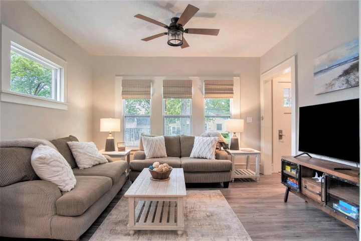 Palmer House Retreat - A Great Muskegon Getaway - Muskegon, MI