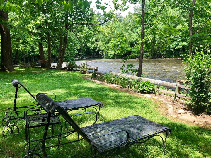 Little River Escape In The Smokies! - Townsend, TN