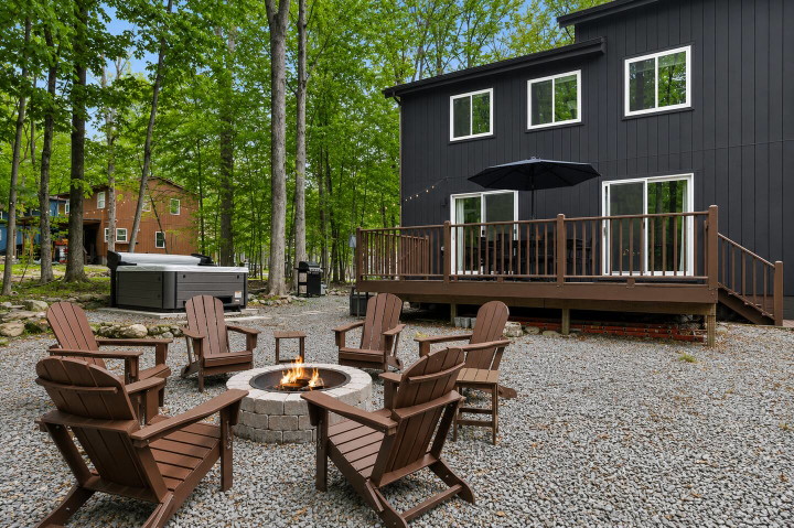 Chalet | Hot Tub | Lakes | Firepit | Game Loft - East Stroudsburg, PA