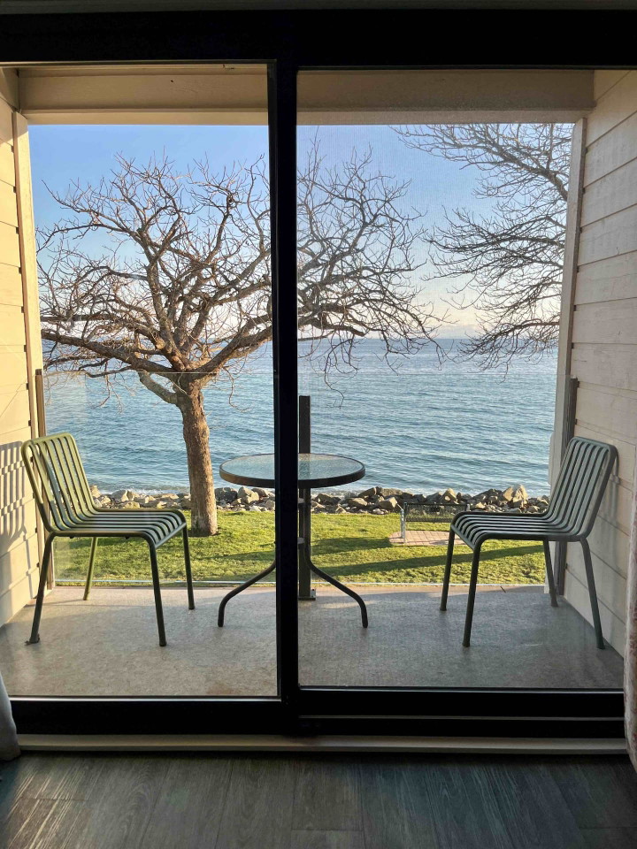 Waterfront Family Suite - 2 Bedrooms 2 Queen Beds - Sechelt
