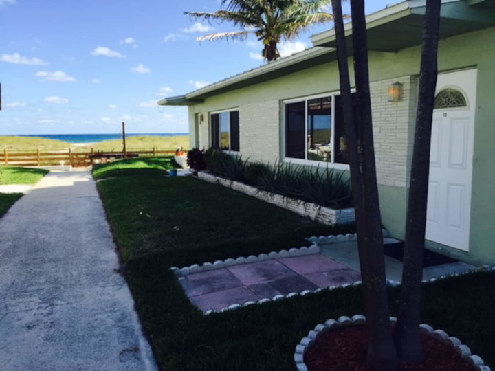 Pompano Beach Private Ocean Cottage Unit 13 - Deerfield Beach, FL