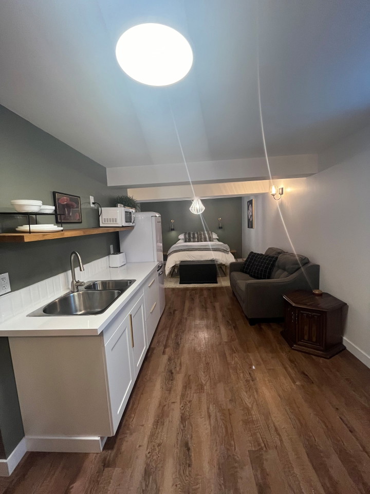 Cozy Studio Suite In The Avenues - Moose Jaw
