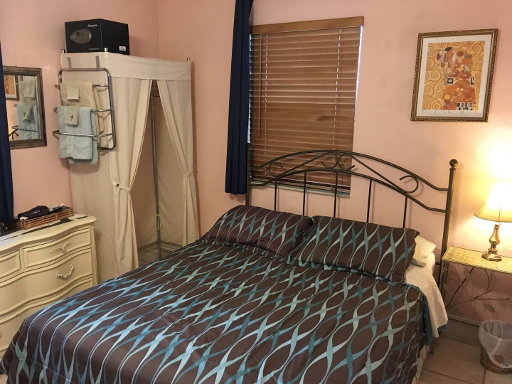 Room W/1 Bed (Up To 2 Adults) By Mia. - Miami, FL