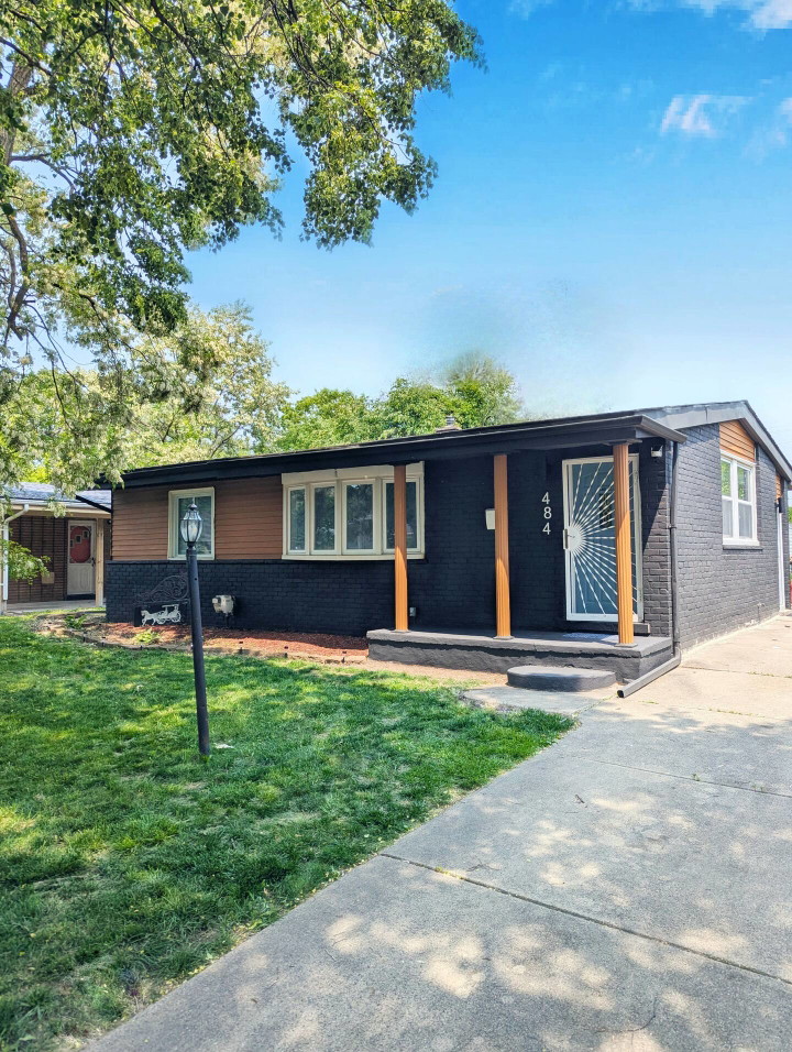 Modern Design Ranch In Pontiac - 펀자브 주