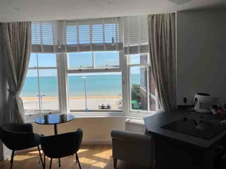 Rhoda Houses Beachfront Apartment With Sea Views - ディール