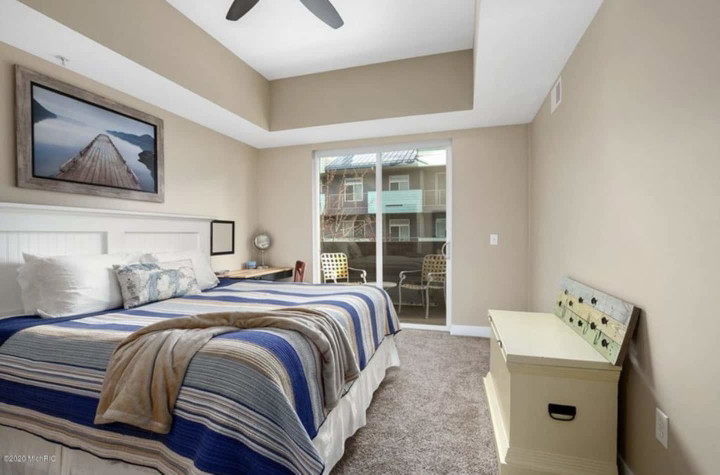 Gorgeous Condo In The Heart Of Grand Haven - Grand Haven, MI