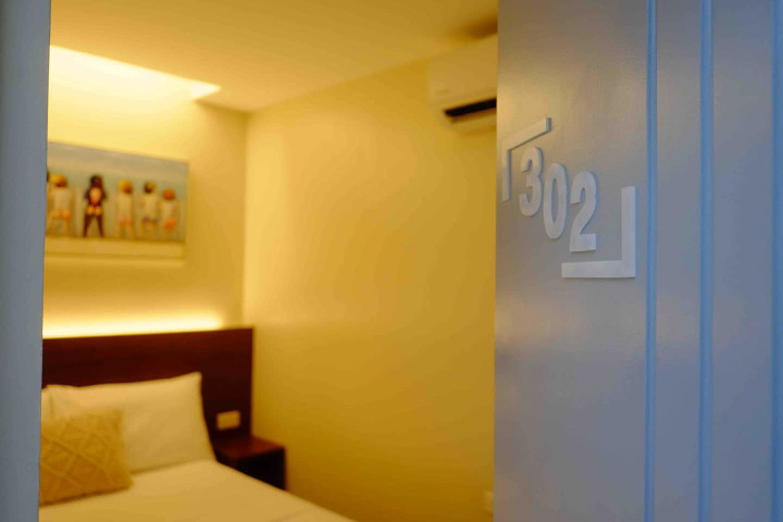 Netflix & Unwind @ Hotel Simone (Queen Bed) - Kalibo
