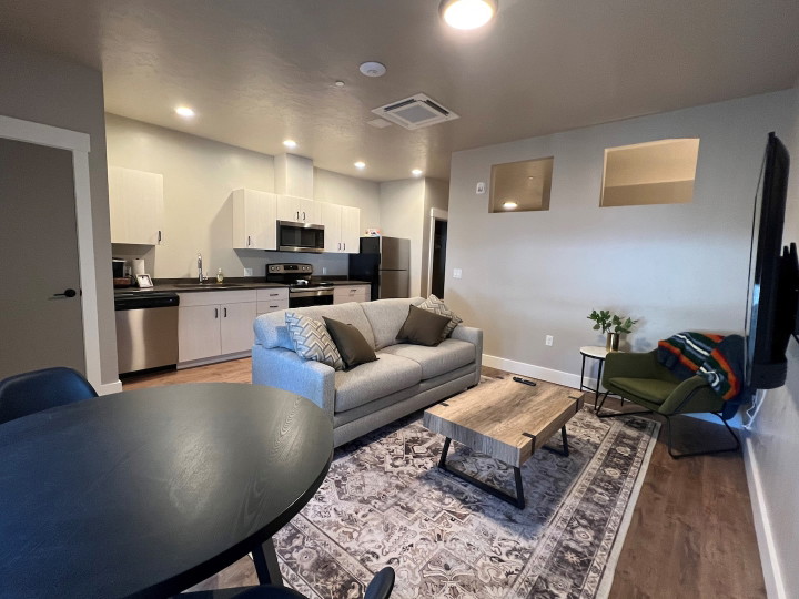 #104- Spacious Studio Rental In La Grande, Or. - La Grande, OR