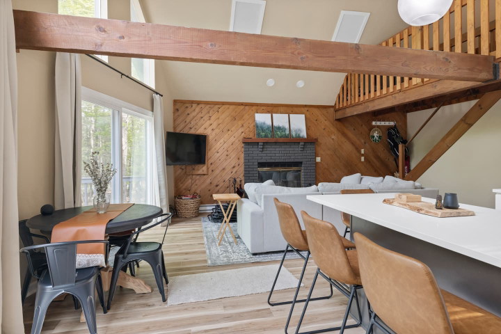 Pocono Lake Wallenpaupack Sleeps 8+ 3 Pools/lakes! - Lake Wallenpaupack, PA