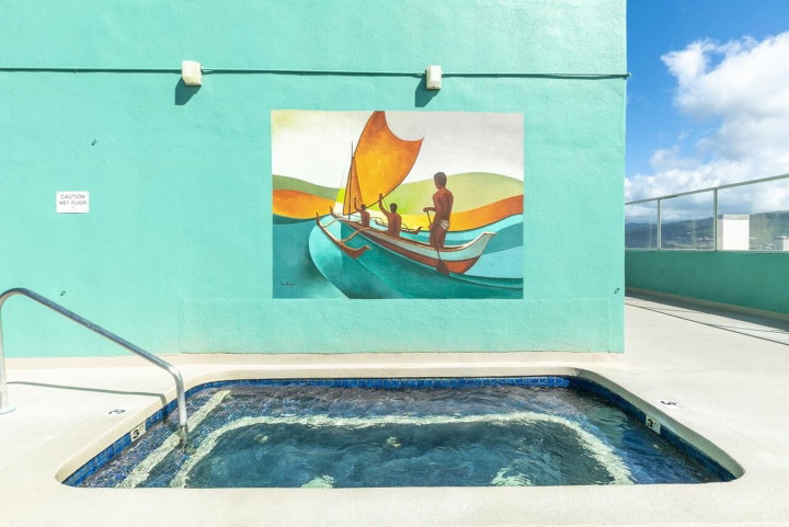 Waikiki Studio Getaway: Swim, Sauna, 2 Units - Honolulu