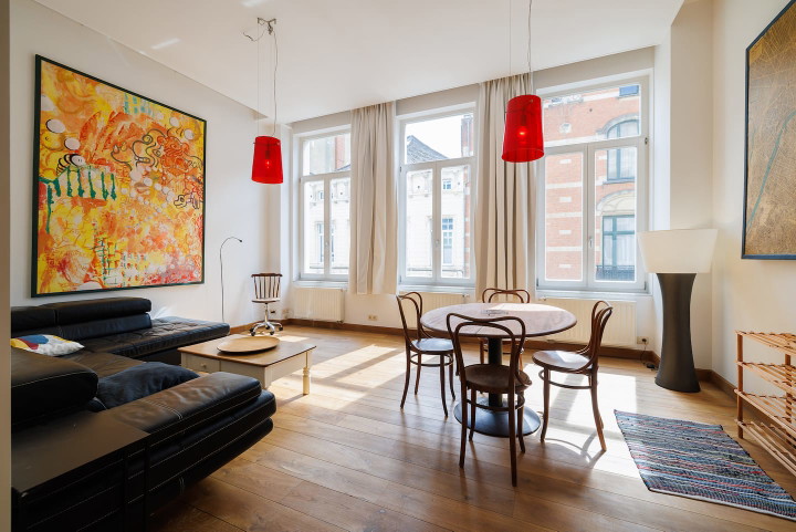 Silence And Comfort (Louise).. - Ixelles