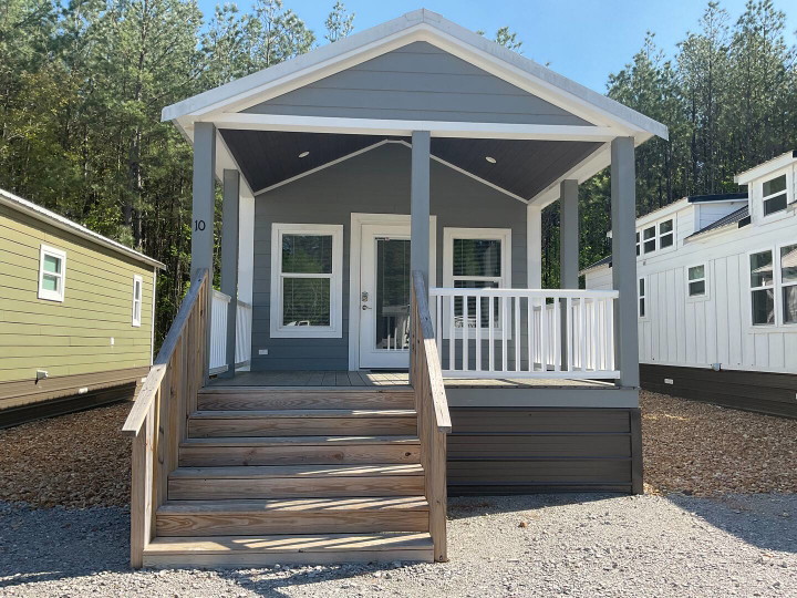 Tiny Home #10 2 Bedroom Sleeps 4 - Pearl River Resort, Philadelphia