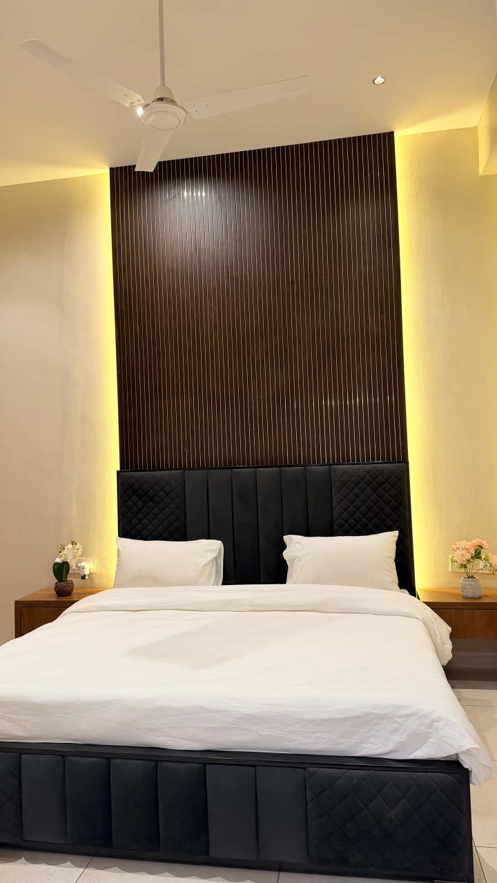 Elegant Couple -Friendly Room I Prime City Area - Ahmedabad