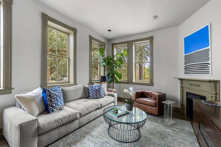 Stylish Apartment Above Local Bookstore - Savannah, GA
