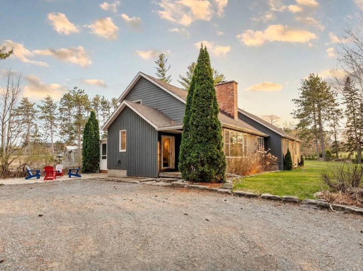 Pigeon Lake Family Retreat: Beach & Resort Access - Kawartha Lakes