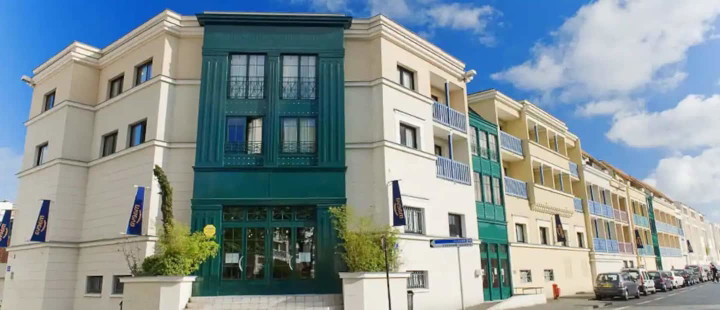 Studio With Indoor Pool - La Rochelle