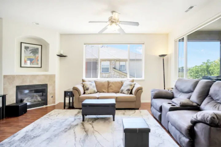 Luxe Private Getaway Just North Of Downtown Denver! - Thornton, CO
