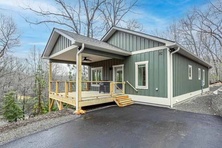Charming 2-bed 2-bath Modern Mountain Cottage - Lake Lure, NC