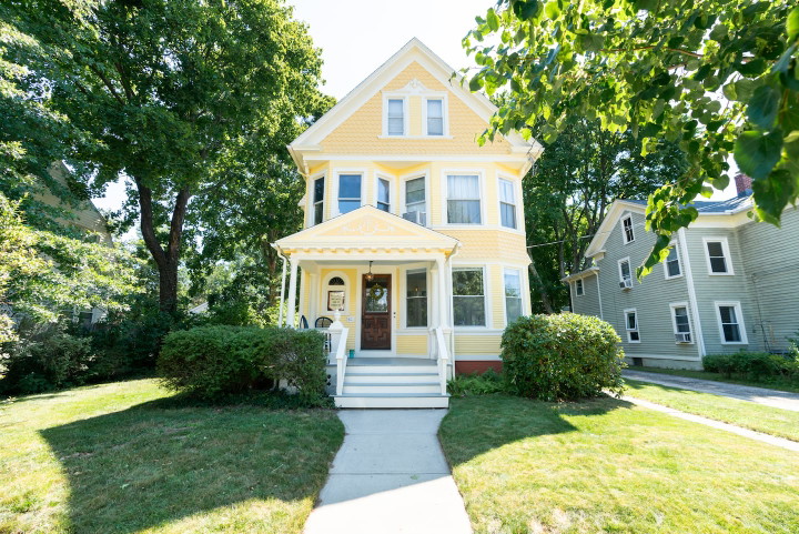 Victorian Retreat | Near Yale + Ev Charger - New Haven, CT