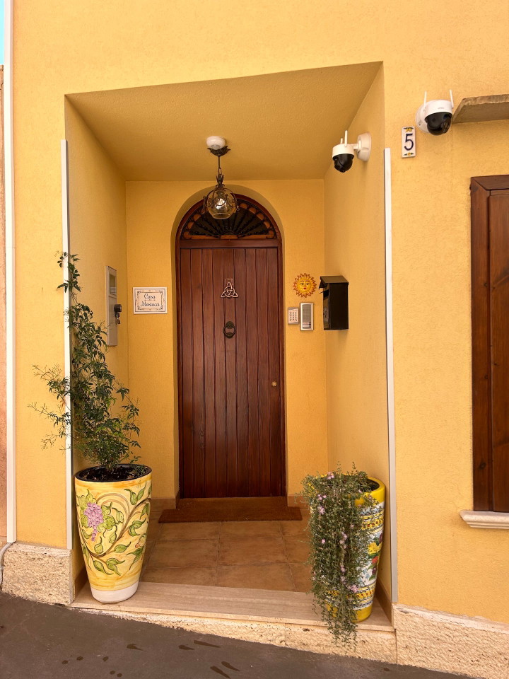 1 Min Walk - Restaurants & Shops - Castellammare del Golfo