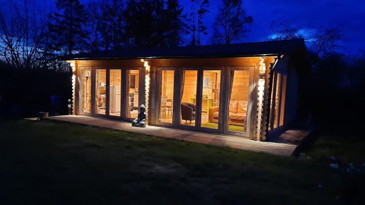 Plum Tree Cabin Nature Retreat - Glastonbury