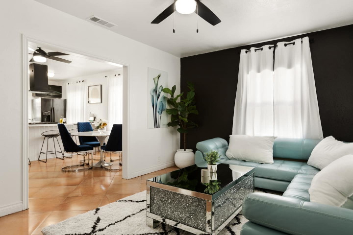 Pristine Pet Friendly Home By Ontario Airport - Upland, CA