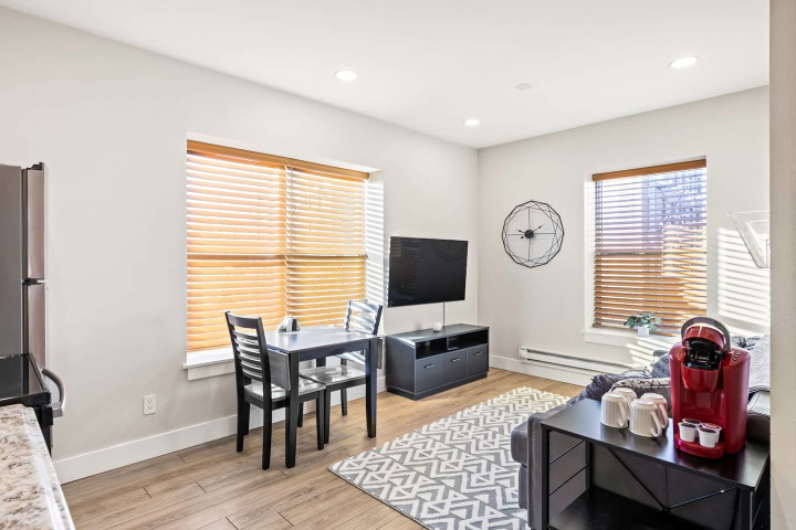 One Bedroom Corner Unit - Lots Of Light! - Great Falls, MT