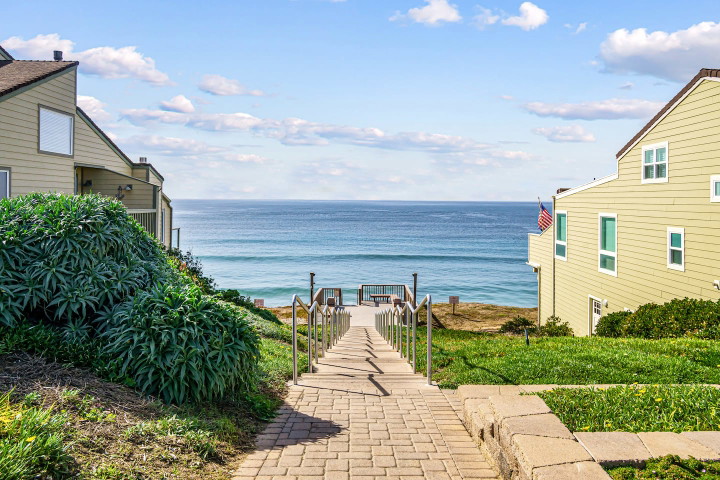 Seabluffe Beach Escape | Steps To Sand, Sleeps 6 - Encinitas, CA